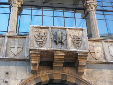 Il Biscione, simbolo di Milano, tra monumenti, storia e leggende ...