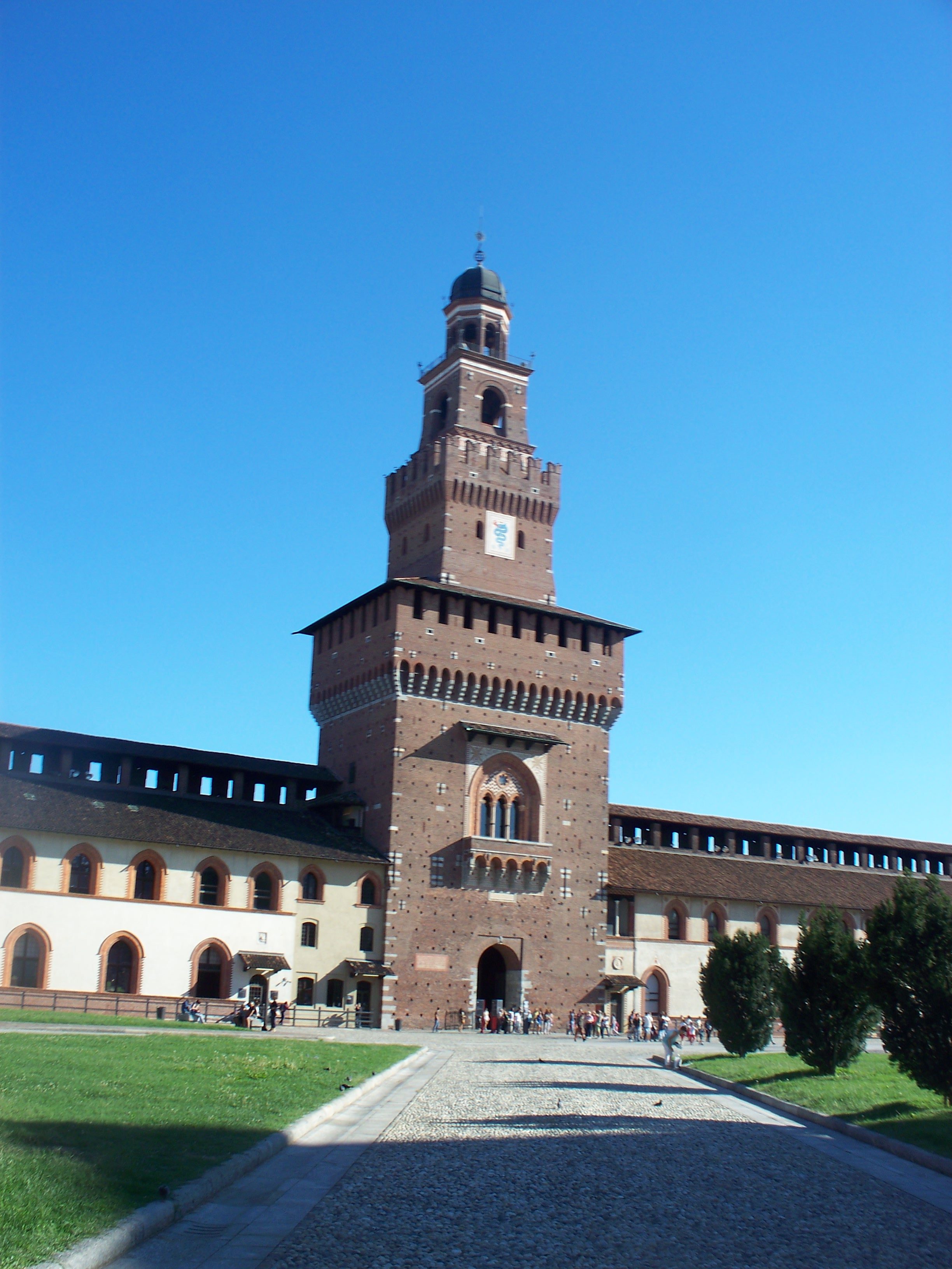 Il Biscione, simbolo di Milano, tra monumenti, storia e leggende ...